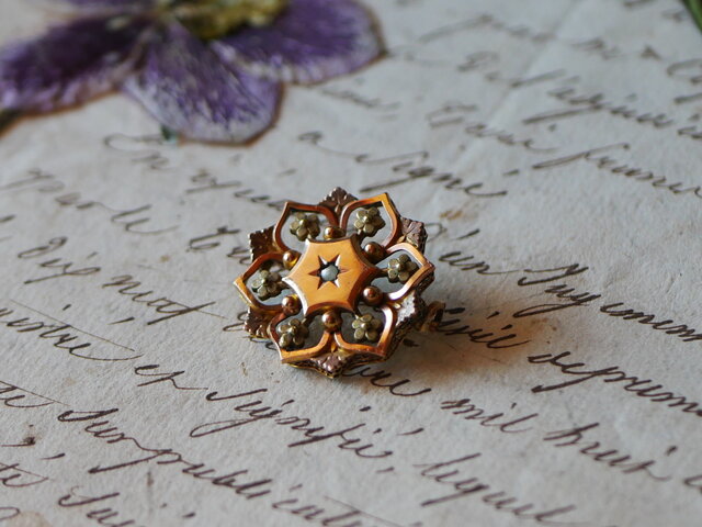 ナポレオン三世 FIX アンティークブローチ アンティークのある生活 | iichi 日々の暮らしを心地よくするハンドメイドやアンティークのマーケットプレイス