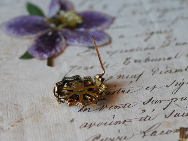 ナポレオン三世 FIX アンティークブローチ アンティークのある生活 | iichi 日々の暮らしを心地よくするハンドメイドやアンティークのマーケットプレイス
