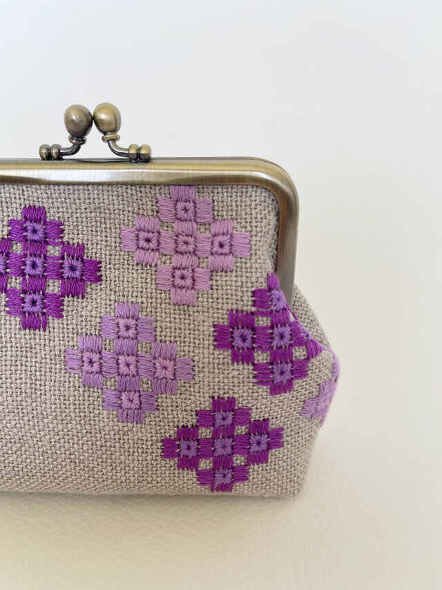 紫陽花・紫色 - 10cmリネンがま口ポーチ | iichi 日々の暮らしを心地よくするハンドメイドやアンティークのマーケットプレイス