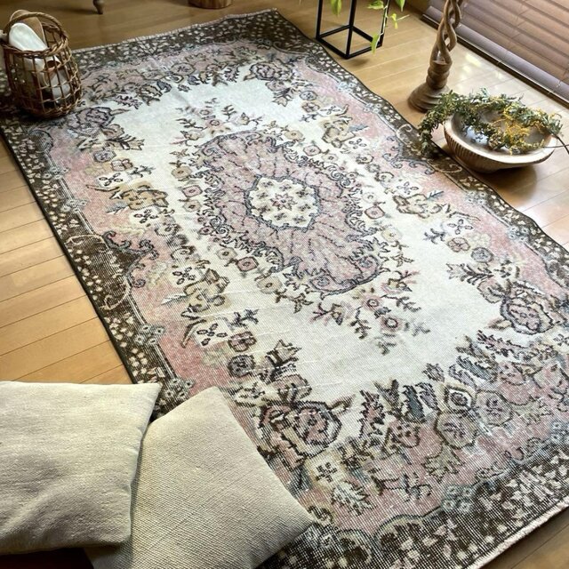 116×201 フローラルメダリオン柄 ウシャク トルコヴィンテージラグ | iichi 日々の暮らしを心地よくするハンドメイドやアンティークのマーケットプレイス