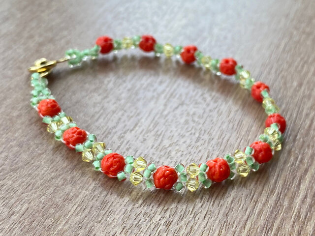 Beaded bracelet-57 | iichi 日々の暮らしを心地よくするハンドメイドやアンティークのマーケットプレイス