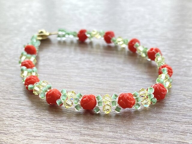 Beaded bracelet-57 | iichi 日々の暮らしを心地よくするハンドメイドやアンティークのマーケットプレイス