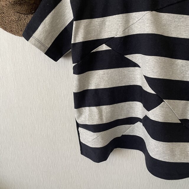 太ボーダーランダム切替え半袖Tシャツ 杢グレー×黒M～L | iichi 日々の暮らしを心地よくするハンドメイドやアンティークのマーケットプレイス