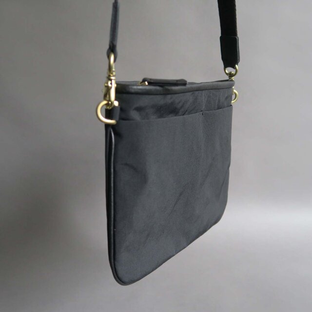 n×l flat shoulder bag (black×black) | iichi 日々の暮らしを心地よくするハンドメイドやアンティークのマーケットプレイス