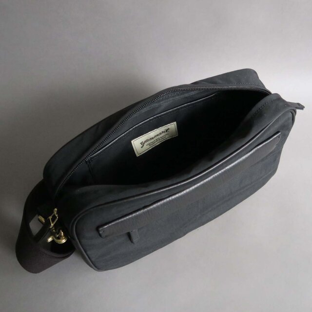 n×l rectangle shoulder bag (black×black) | iichi 日々の暮らしを心地よくするハンドメイドやアンティークのマーケットプレイス
