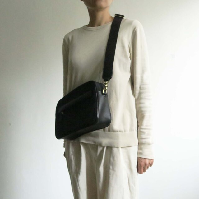 n×l rectangle shoulder bag (black×black) | iichi 日々の暮らしを心地よくするハンドメイドやアンティークのマーケットプレイス