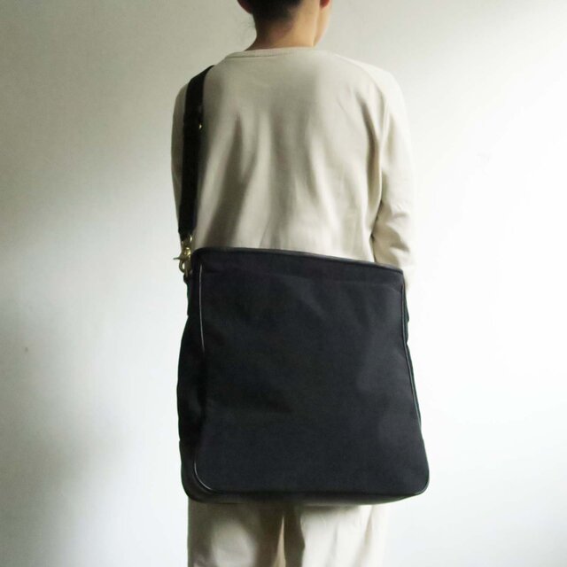 n×l rectangle shoulder bag M (black×black) | iichi 日々の暮らしを心地よくするハンドメイドやアンティークのマーケットプレイス