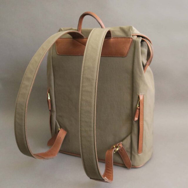 n×l backpack M (greige×brown) | iichi 日々の暮らしを心地よくするハンドメイドやアンティークのマーケットプレイス