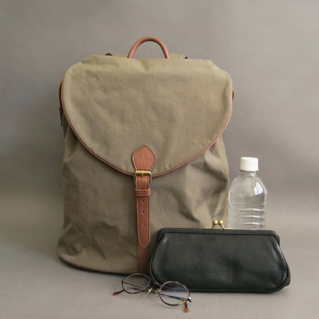 n×l backpack M (greige×brown) | iichi 日々の暮らしを心地よくするハンドメイドやアンティークのマーケットプレイス
