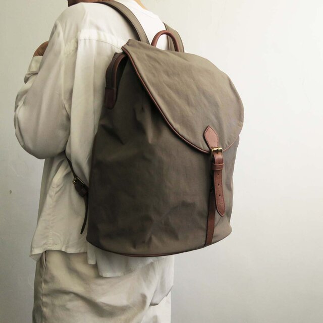 n×l backpack M (greige×brown) | iichi 日々の暮らしを心地よくするハンドメイドやアンティークのマーケットプレイス