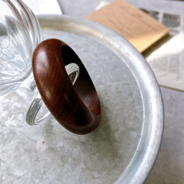 B139-ヴィンテージバングル U.S.A. 1970〜80s Brown Wood Bangle | iichi 日々の暮らしを心地よくするハンドメイドやアンティークのマーケットプレイス