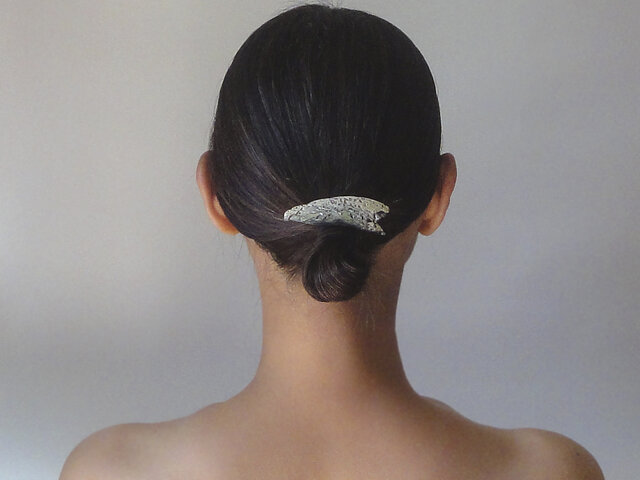 貝の髪留め no.7 | iichi 日々の暮らしを心地よくするハンドメイドやアンティークのマーケットプレイス