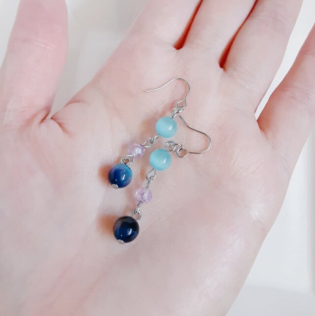 ミックスカラータイガーアイとキャッツアイガラスビーズのシンプルピアス | iichi 日々の暮らしを心地よくするハンドメイドやアンティークのマーケットプレイス