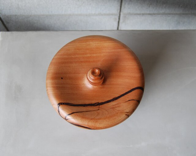 WOOD×レジン 03 蓋付き小物入れ | iichi 日々の暮らしを心地よくするハンドメイドやアンティークのマーケットプレイス