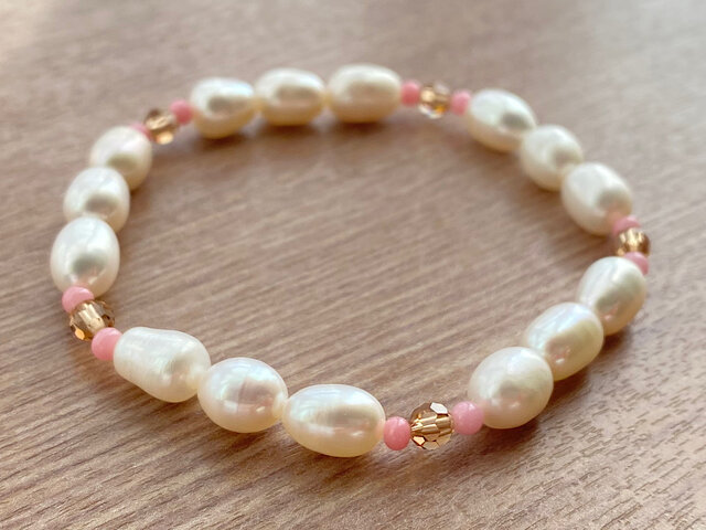 Beaded bracelet-61 | iichi 日々の暮らしを心地よくするハンドメイドやアンティークのマーケットプレイス
