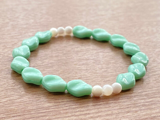 Beaded bracelet-64 | iichi 日々の暮らしを心地よくするハンドメイドやアンティークのマーケットプレイス