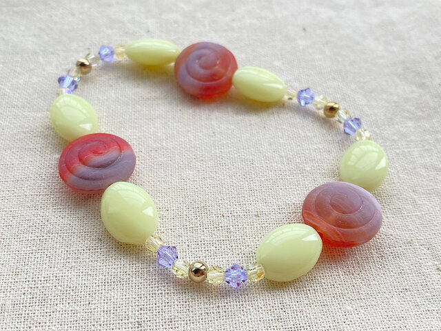 Beaded bracelet-65 | iichi 日々の暮らしを心地よくするハンドメイドやアンティークのマーケットプレイス