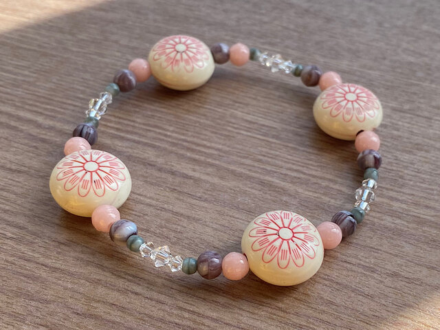 Beaded bracelet-68 | iichi 日々の暮らしを心地よくするハンドメイドやアンティークのマーケットプレイス