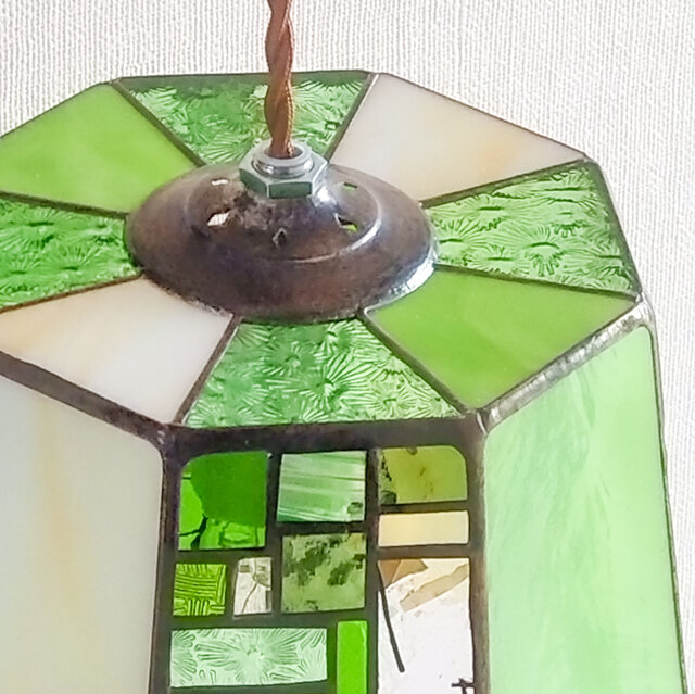 ミドリのパッチワーク＊ステンドグラスのペンダントライト E26大きい電球用のコピー | iichi 日々の暮らしを心地よくするハンドメイドやアンティークのマーケットプレイス