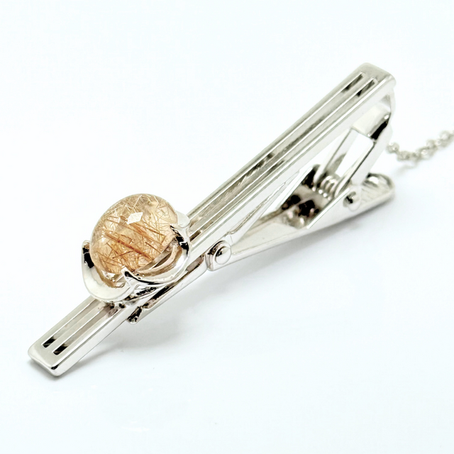 ラス1 静かな光沢 ルチルクォーツ/金針水晶 RHP 天然石ネクタイピン - Glint ゴールド | iichi 日々の暮らしを心地よくするハンドメイドやアンティークのマーケットプレイス