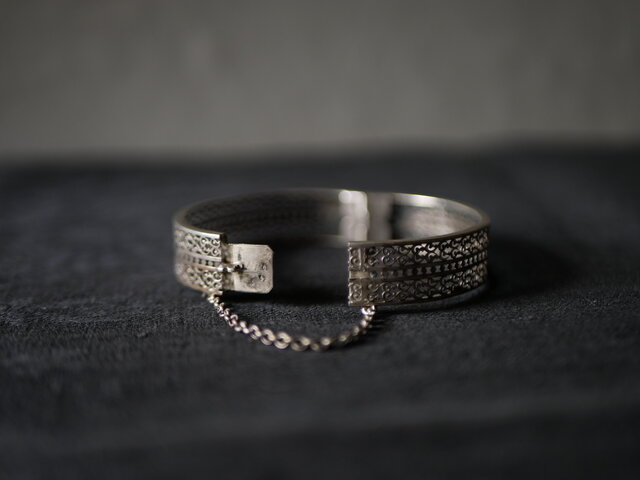 純銀製 ブレスレット バングル フランスアンティーク アンティークのある暮らし | iichi 日々の暮らしを心地よくするハンドメイドやアンティークのマーケットプレイス