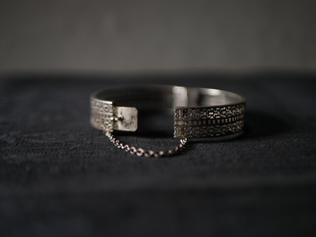 純銀製 ブレスレット バングル フランスアンティーク アンティークのある暮らし | iichi 日々の暮らしを心地よくするハンドメイドやアンティークのマーケットプレイス