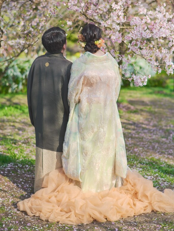 実例写真！薄シャンパンの色 ソフトチュール 打掛 着物 オーバードレス レース羽織 お色直し 精緻な刺繍 | iichi 日々の暮らしを心地よくするハンドメイドやアンティークのマーケットプレイス