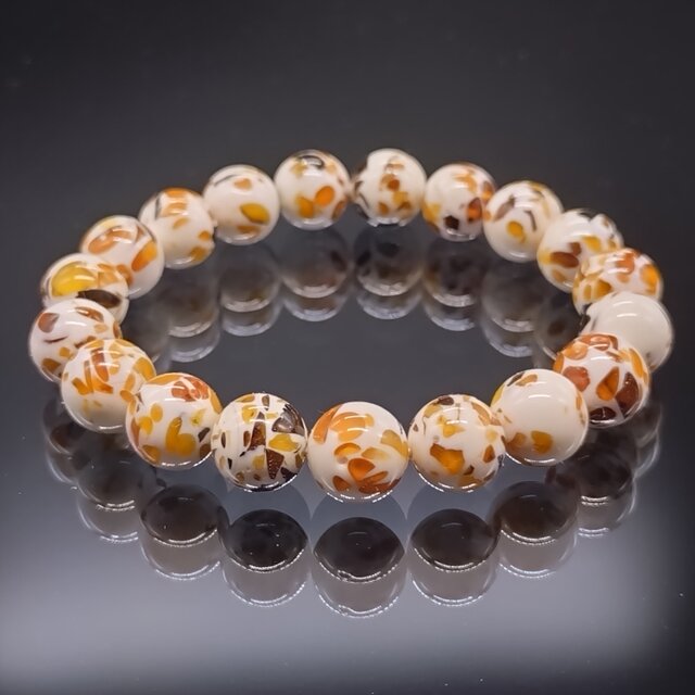 ピースアンバー(琥珀)・10mm・ブレスレット | iichi 日々の暮らしを心地よくするハンドメイドやアンティークのマーケットプレイス