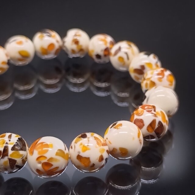ピースアンバー(琥珀)・10mm・ブレスレット | iichi 日々の暮らしを心地よくするハンドメイドやアンティークのマーケットプレイス