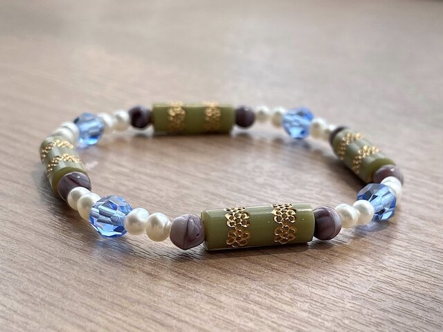 Beaded bracelet-72 | iichi 日々の暮らしを心地よくするハンドメイドやアンティークのマーケットプレイス