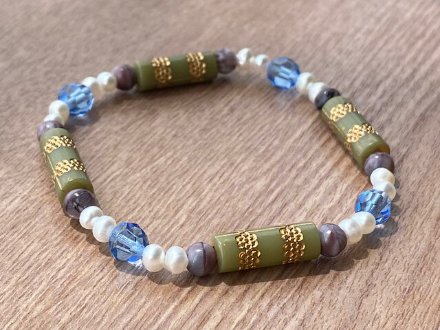 Beaded bracelet-72 | iichi 日々の暮らしを心地よくするハンドメイドやアンティークのマーケットプレイス