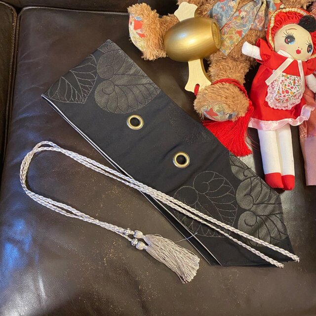 着物リメイク セミロング ワンピース ドレス 洗える 化繊 袋帯ベルト 和洋折衷 黒地に並ぶ、クリーム色のドット KW-967 | iichi 日々の暮らしを心地よくするハンドメイドや ...