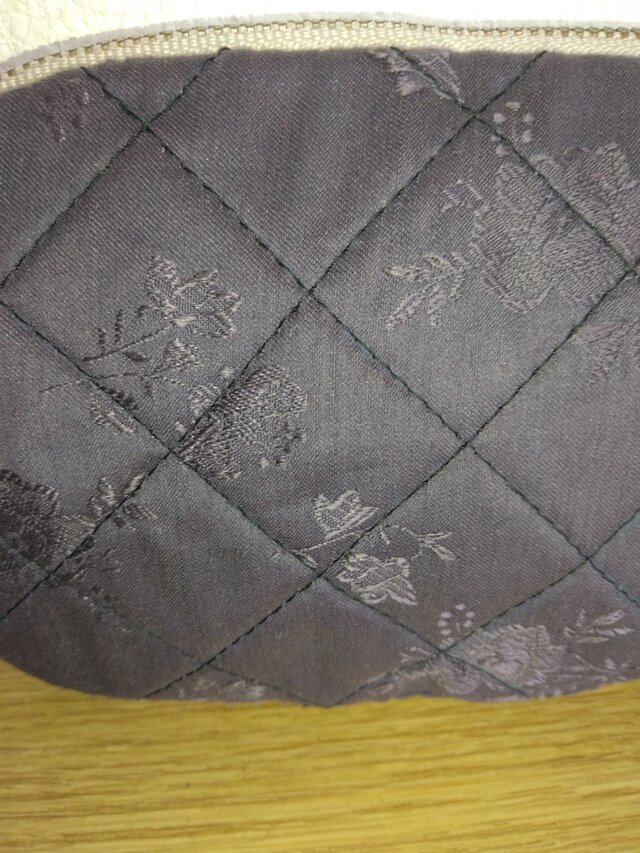 花の刺繍ポーチ 70 | iichi 日々の暮らしを心地よくするハンドメイドやアンティークのマーケットプレイス