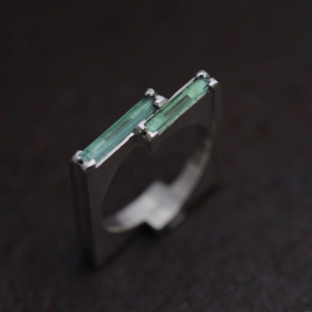 Twins Green Tourmaline Geometric Design Ring | iichi 日々の暮らしを心地よくするハンドメイドやアンティークのマーケットプレイス