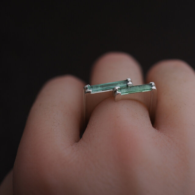Twins Green Tourmaline Geometric Design Ring | iichi 日々の暮らしを心地よくするハンドメイドやアンティークのマーケットプレイス