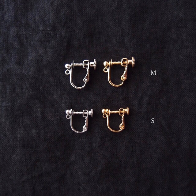 【K14gf】Mobile Earrings／モビールピアス（White × Blue） | iichi 日々の暮らしを心地よくするハンドメイドやアンティークのマーケットプレイス