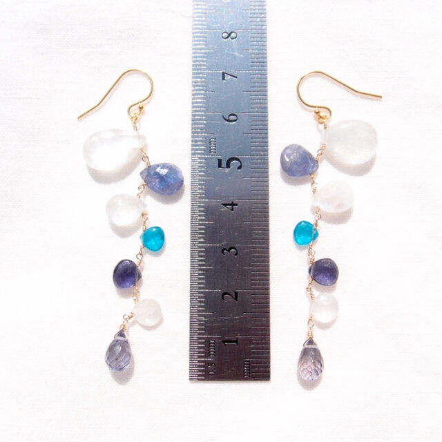 【K14gf】Mobile Earrings／モビールピアス（White × Blue） | iichi 日々の暮らしを心地よくするハンドメイドやアンティークのマーケットプレイス