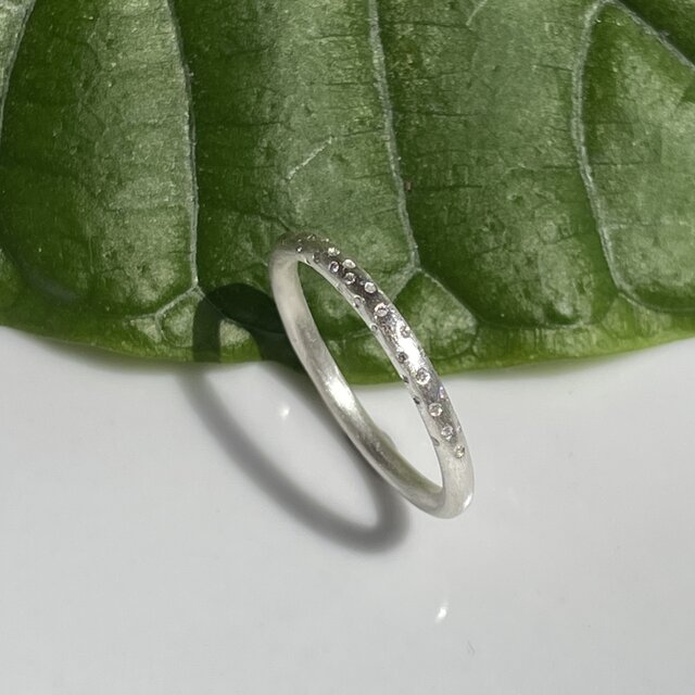 ダイヤモンド 輝くスターダスト 0.11ct 0.7㎜×38pcs シルバーSV925リング | iichi 日々の暮らしを心地よくするハンドメイドやアンティークのマーケットプレイス
