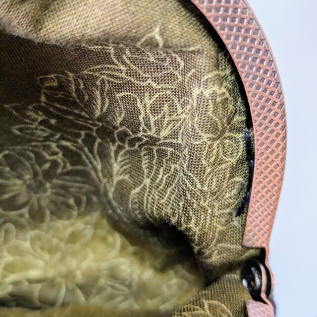 着物から作ったがま口 | iichi 日々の暮らしを心地よくするハンドメイドやアンティークのマーケットプレイス