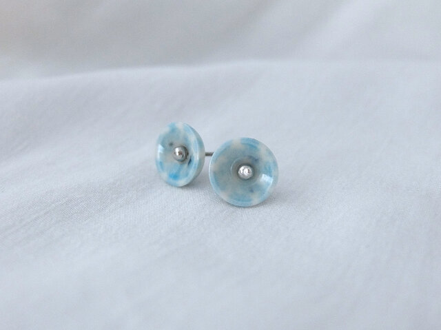 ピアス lily wind | iichi 日々の暮らしを心地よくするハンドメイドやアンティークのマーケットプレイス