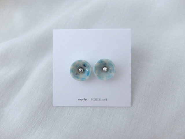 ピアス lily wind | iichi 日々の暮らしを心地よくするハンドメイドやアンティークのマーケットプレイス