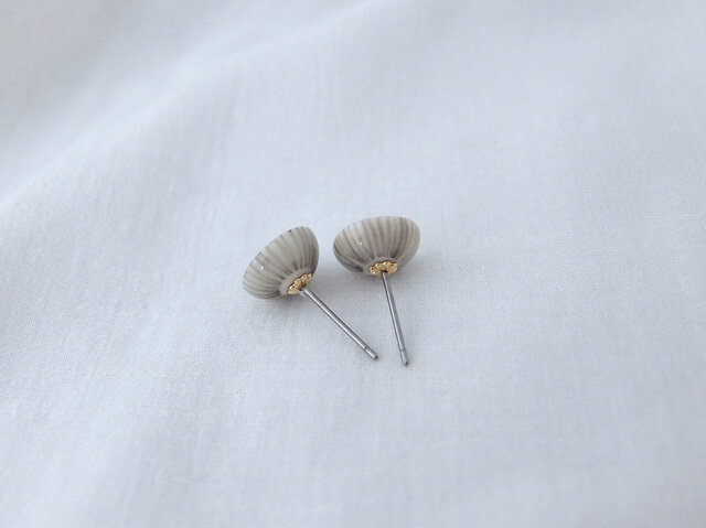 ピアス lily draw | iichi 日々の暮らしを心地よくするハンドメイドやアンティークのマーケットプレイス