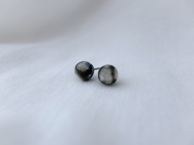 ピアス bleu | iichi 日々の暮らしを心地よくするハンドメイドやアンティークのマーケットプレイス