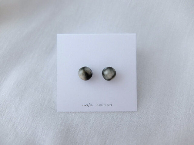 ピアス bleu | iichi 日々の暮らしを心地よくするハンドメイドやアンティークのマーケットプレイス