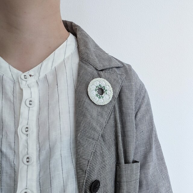 monolog 花摘みリースブローチ | iichi 日々の暮らしを心地よくするハンドメイドやアンティークのマーケットプレイス