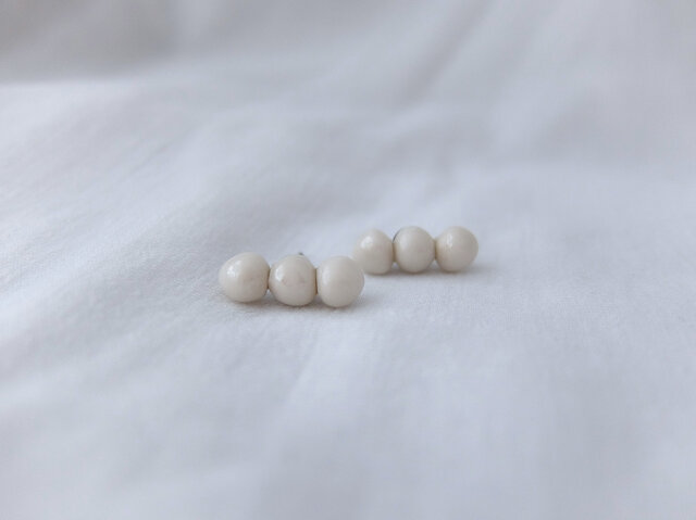 ピアス colonne mini aurore | iichi 日々の暮らしを心地よくするハンドメイドやアンティークのマーケットプレイス