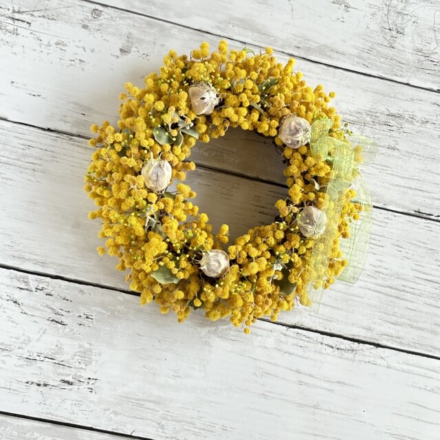 ミモザのリース | iichi 日々の暮らしを心地よくするハンドメイドやアンティークのマーケットプレイス