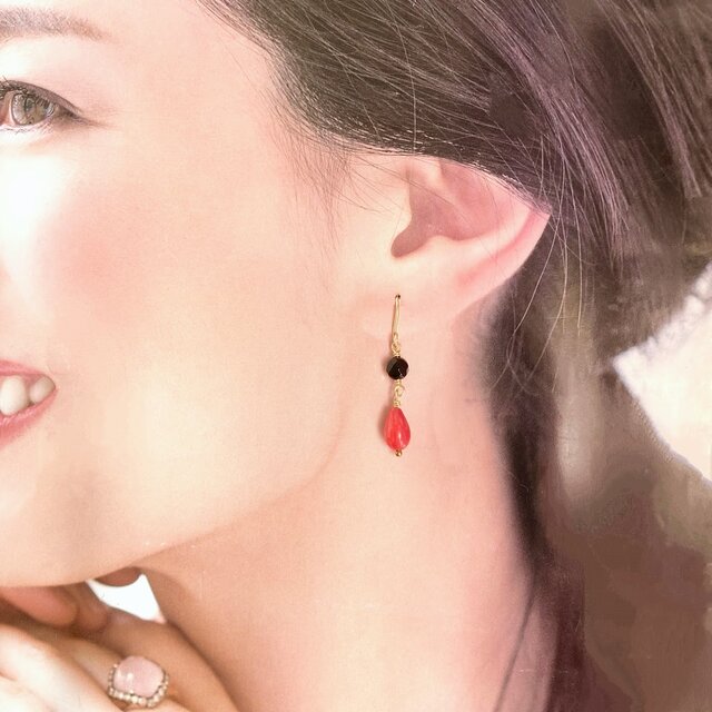赤サンゴとオニキスのピアス【3月の誕生石】 | iichi 日々の暮らしを心地よくするハンドメイドやアンティークのマーケットプレイス