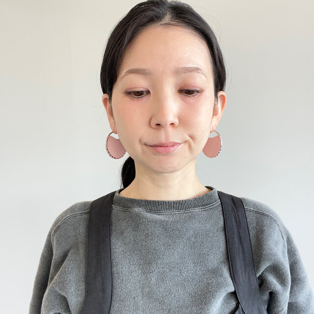 Pastel Flat【レザーピアス/イヤリング】"sakura" | iichi 日々の暮らしを心地よくするハンドメイドやアンティークのマーケットプレイス