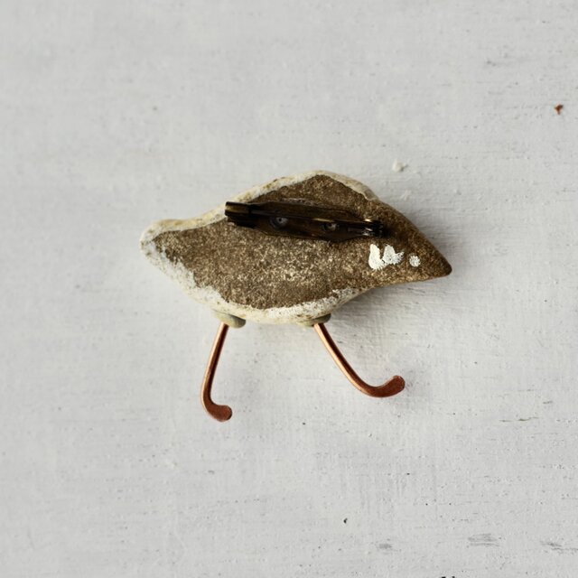 おさんぽ鳥のブローチ 06 | iichi 日々の暮らしを心地よくするハンドメイドやアンティークのマーケットプレイス